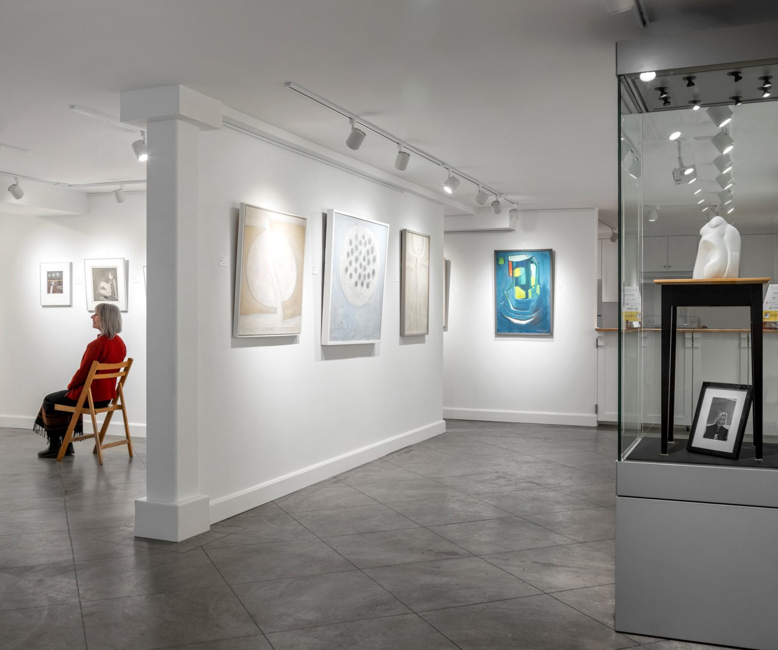 Cowichan Public Art Gallery Seated Patron | Tony Colangelo Photography ...